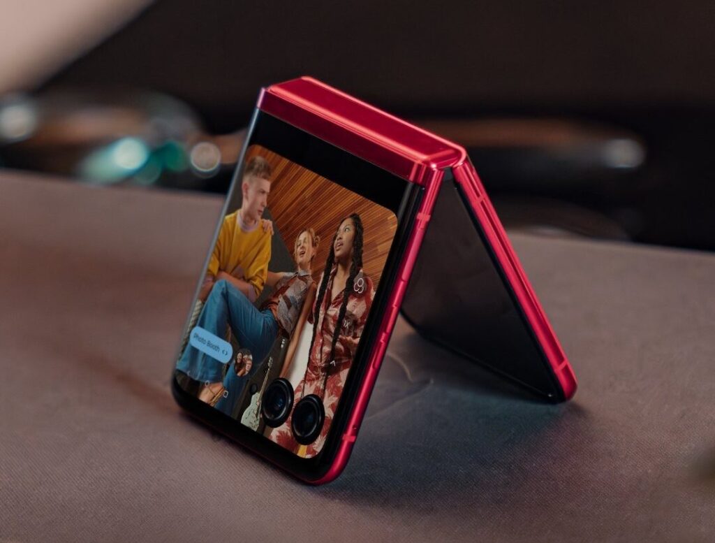 Motorola Razr+ Dukung Semua Apps Tampil di Outer Screen